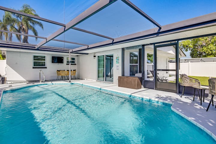 Canal‑front Oasis W/heated Pool Close To The Beach - Holiday, FL