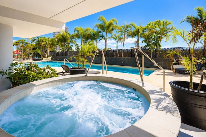 Surfers 1br Retreat: Pool, Spa, Gym & Fast Wi-fi -