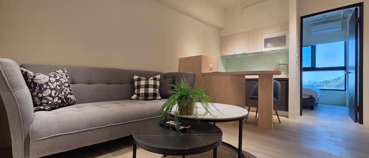 高雄左營高鐵 捷運 台鐵旁、世運、機場直達/4人房/2 - Kaohsiung City