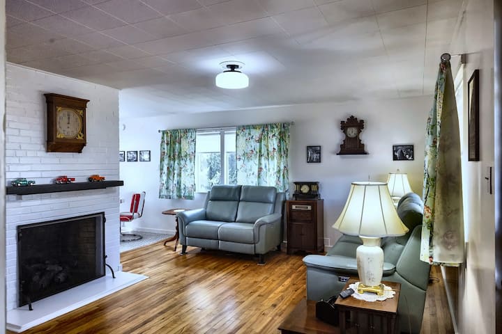 Historic 1945 Themed Oak Ridge Getaway - Melton Hill Lake, TN