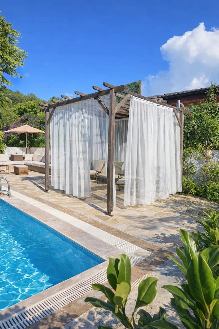 Fethiye'de öZel Havuzlu 2+1 Villa Jakuzli Bahçeli - Ovacık