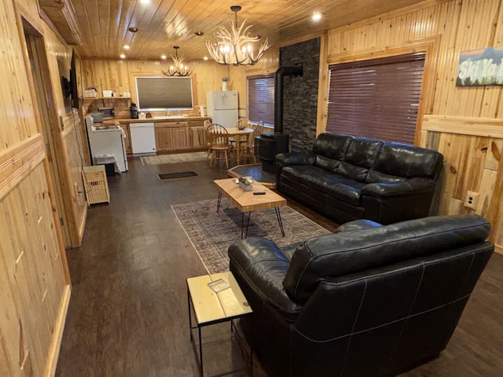 2 Bedroom Family Suite At Bellamy's - Red River, NM