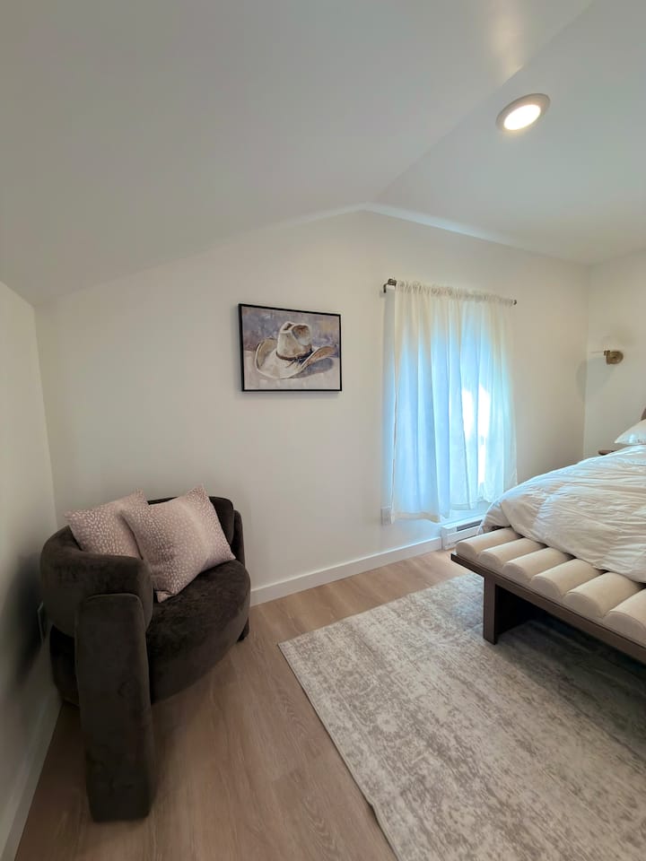 Saratoga Countryside Farmhouse Retreat - Greenwich, NY