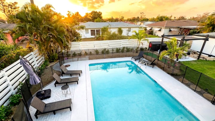 Pool Oasis | Putting Green | Sleeps 6 - Fort Myers, FL
