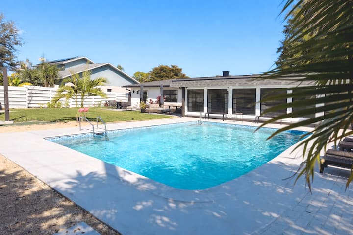 Sunny Florida Home With Pool - Fort Myers, FL