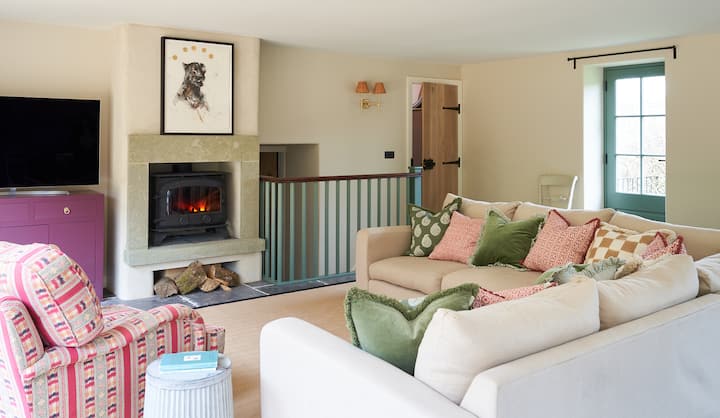 Stunning Barn With Pool, Sauna & Views - Shaftesbury