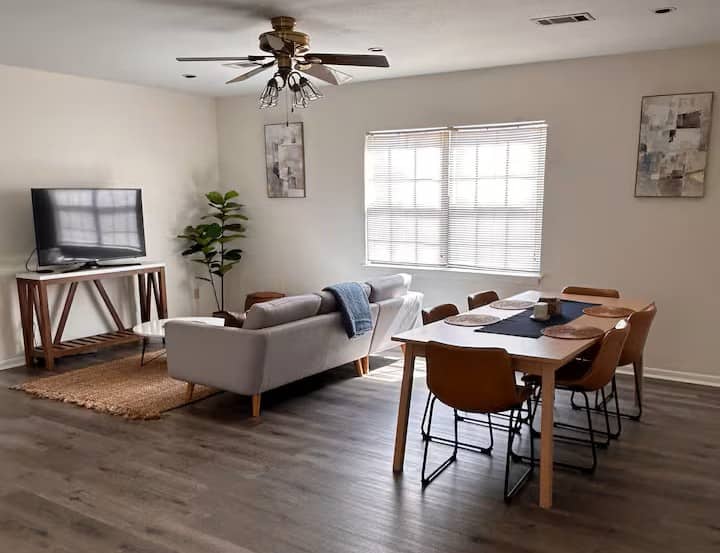 Urban Hideaway In Montrose & Museum District - Bellaire, TX