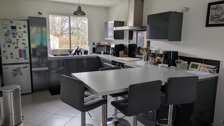 Chambre Dans Maison Avec Sdb Privée Et Jacuzzi - Crolles