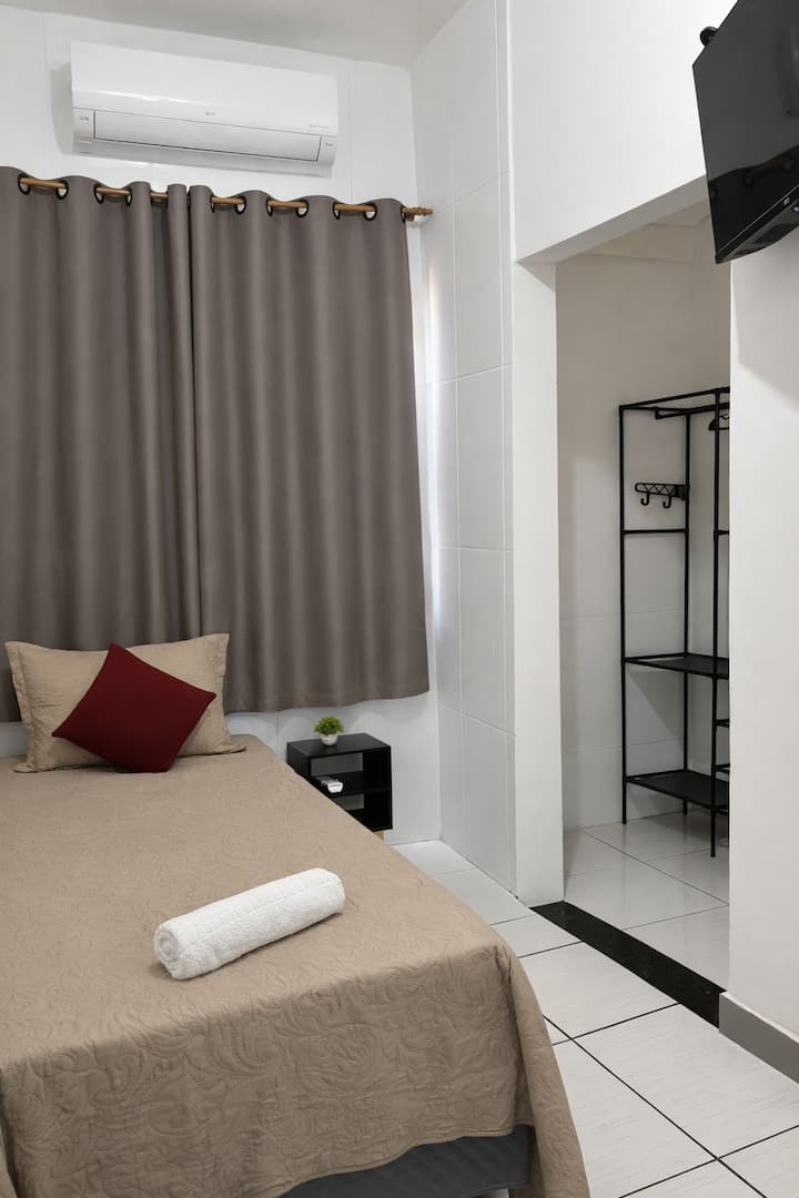 Suíte Individual Londres | Ar Cond | Próx. Br 040 - Sete Lagoas