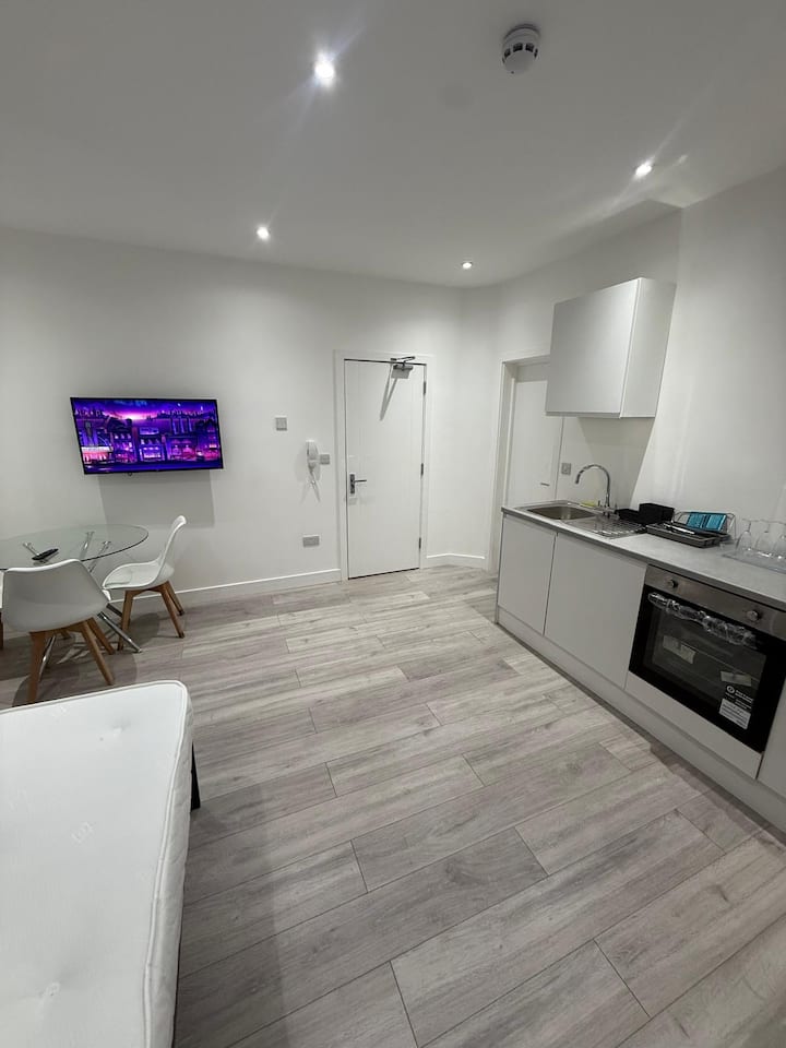 Renovated 6br En-suites, Ideal For Insurance Stays - Londres