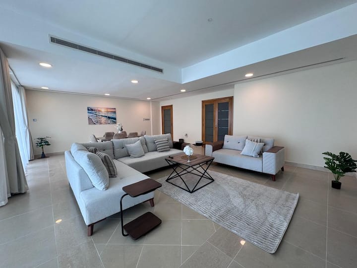 Luxury 3br Beachfront | Sea View | Family Stay - Sharjah