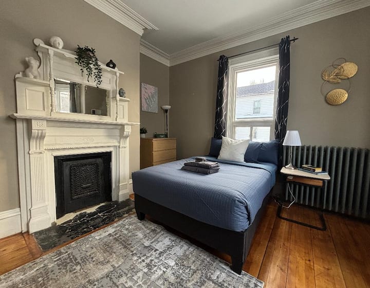 Luxurious Victorian Apartment In Amherst - Amherst