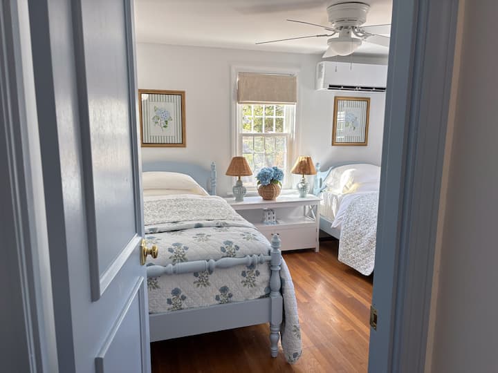 Walk To Beach (.7 Miles) & Shops • Newly Updated - Harwich, MA