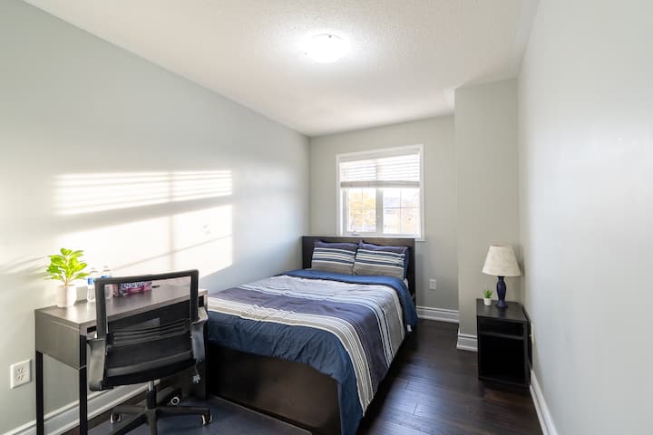 Cozy Room For Your Short & Long Stay - Brampton