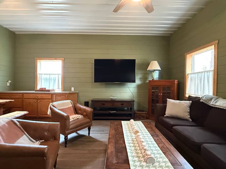 Bird Creek Cabin & Cottage - Port Austin, MI