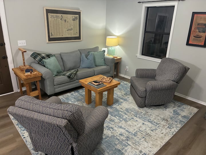 Gold Branch Cabin-a Secluded Creekside Cabin - Lake Martin, AL