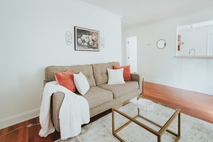 2 Miles To Downtown, Cozy Green Cottage 2 Br 1 Ba - Raleigh, NC