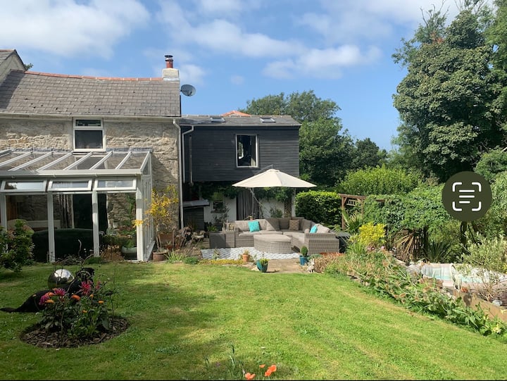 1850's Cottage With A Modern Twist. - Redruth