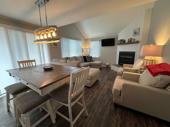 Cozy Updated 4 Bdrm, Centrally Located, Wi-fi - Galena, IL