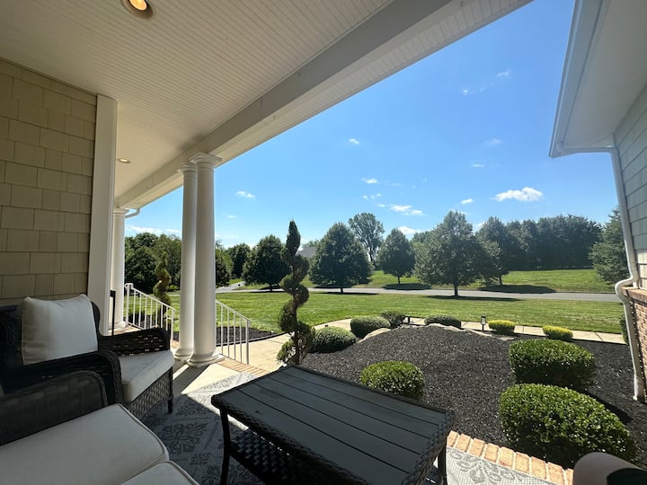 Luxury 3-acre Estate • Near Six Flags • Sleeps 15+ - Discovery Bay, Millstone