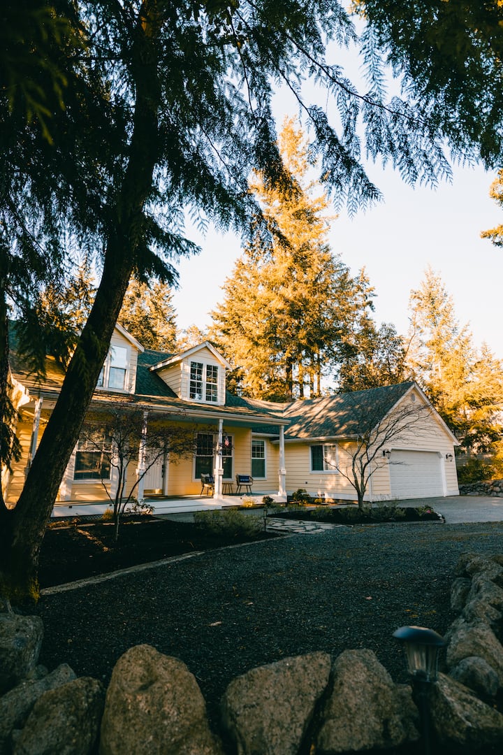 Quiet Forest Retreat - Deck, Office, Chef Kitchen - Sequim, WA