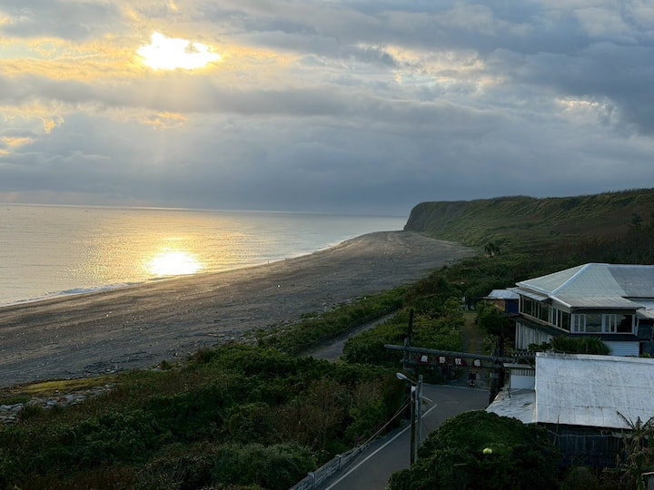 七星潭海景四人房，精緻家庭房兩大床，步行沙灘只要1分鐘，步行原野牧場2分鐘，花蓮藍海文旅303 - 新城鄉