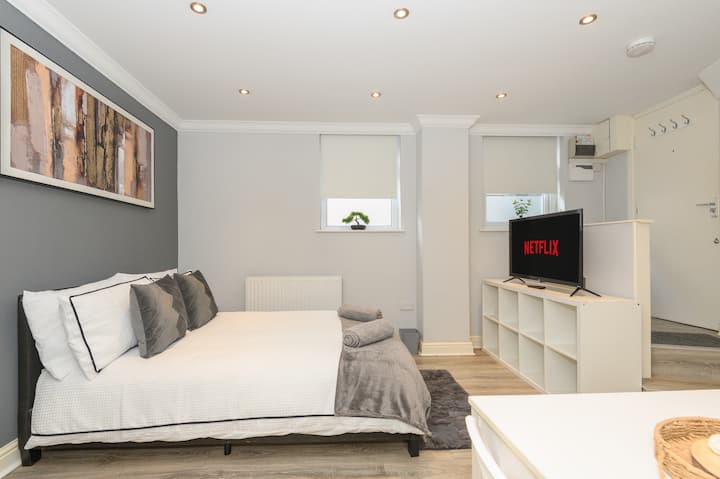 Central Studio|free Parking |Fast Wifi |Long Stays - Huddersfield
