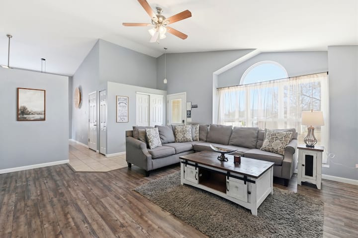 Cozy Four Bedroom Home On A Quiet Street. - O'Fallon, MO