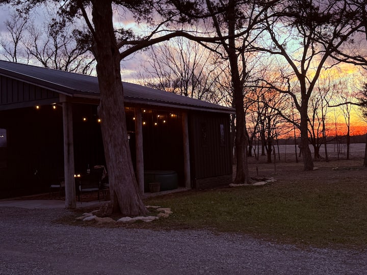 Brand New Cabin W/ Hot Tub, Private Deck & Firepit - Kansas (State)