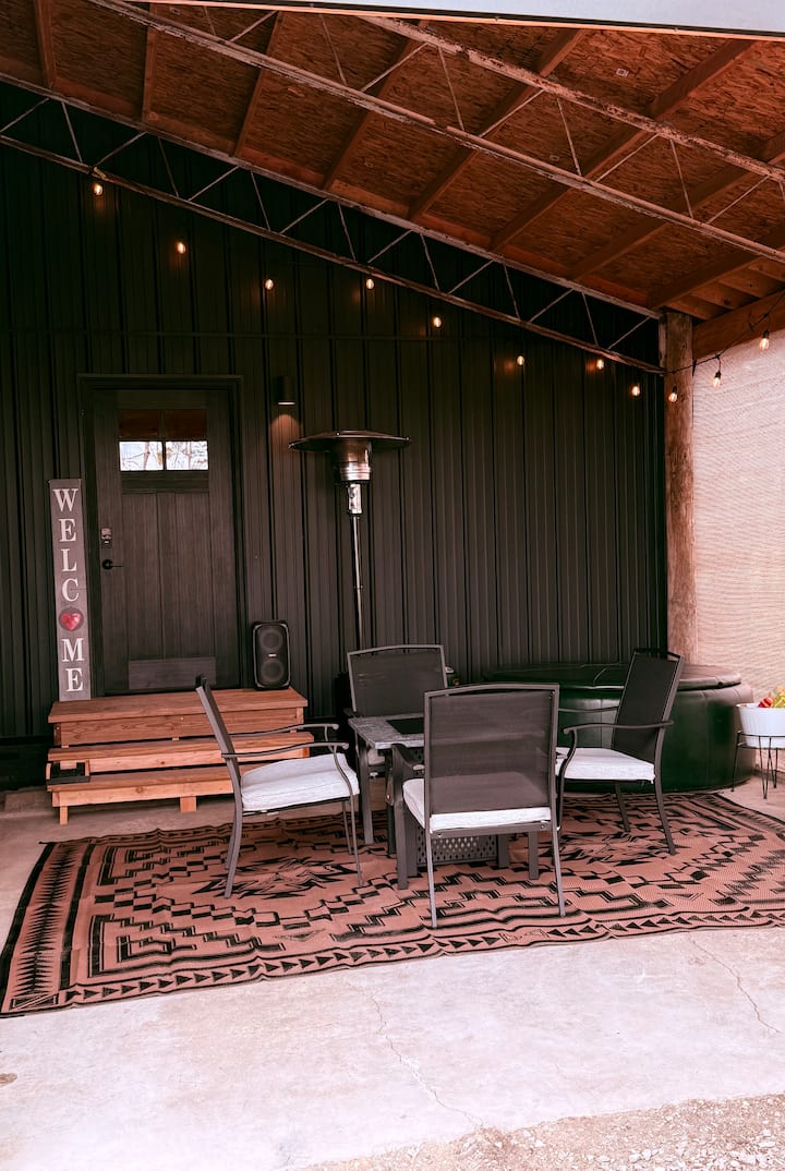 Brand New Cabin W/ Hot Tub, Private Deck & Firepit - Kansas (State)