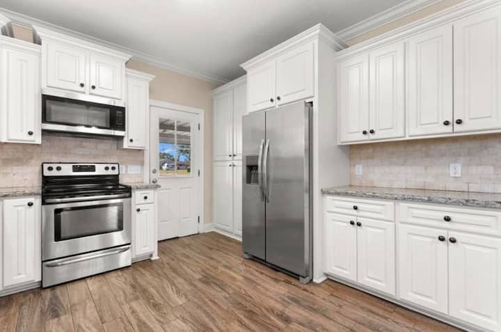Stylish 3br Home, Clean Comfortable Modern Living - Lake Charles, LA