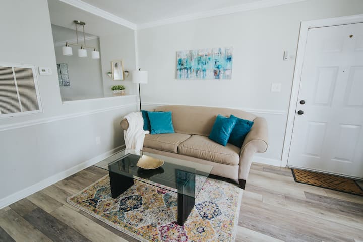 5-min Walk Downtown, Skyline View From Deck - Raleigh, NC