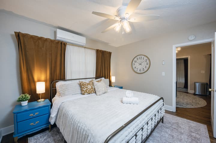 King Size Bed -Backyard- 8 Min To Downtown & Pier - St. Petersburg, FL