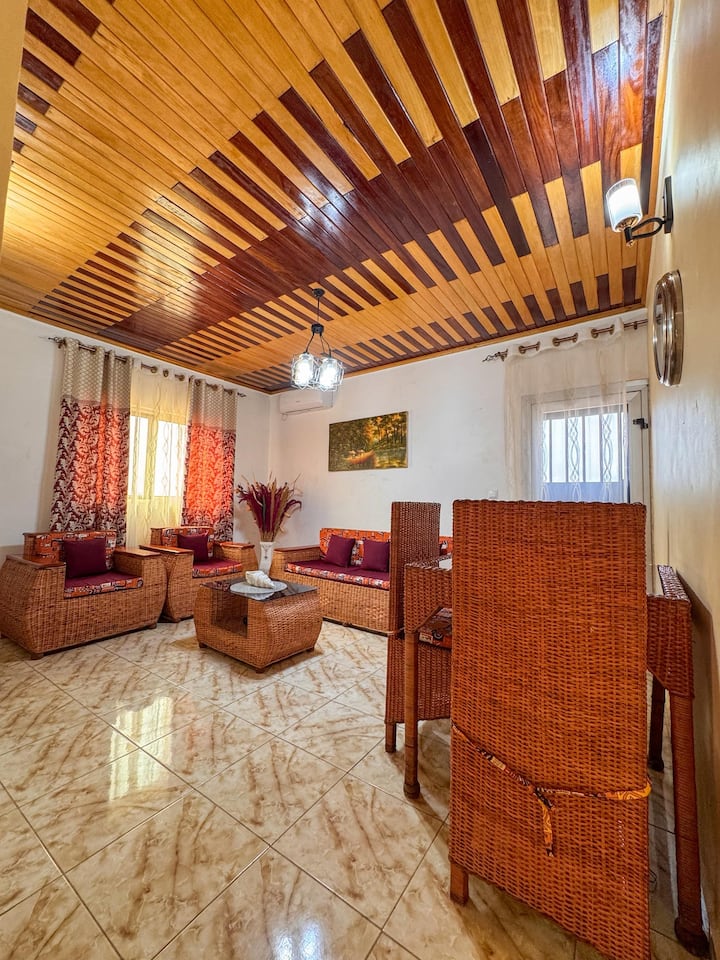 Appart Meublé Rotin Ii Biyem Assi Yaounde - Yaoundé