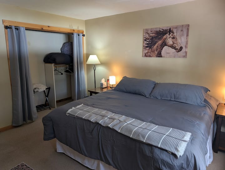 Super Cozy Condo 10 Minutes From Big Sky Resort - Big Sky, MT