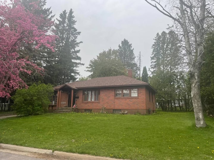 Cozy 3 Bedroom Home With Detached Garage & Gazebo. - Bewabic State Park, Crystal Falls