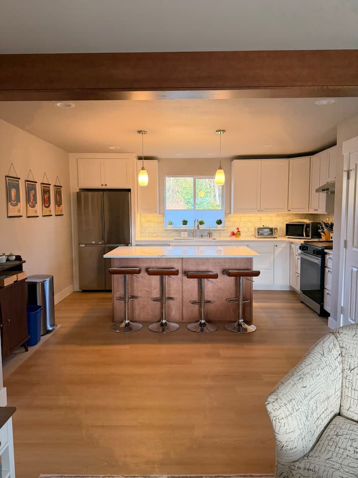 Newly Remodeled 2br Apartment • Private Entrance - Camano Island State Park, Camano