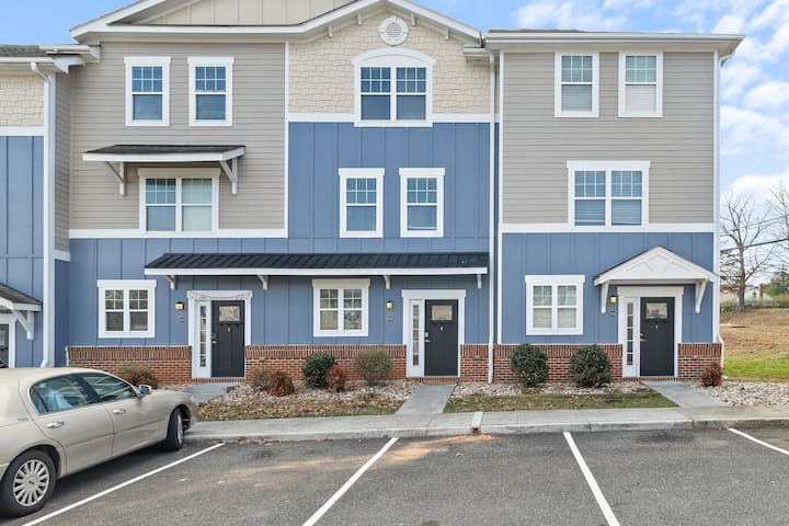 Townhouse With Close Access To Lu - Lynchburg, VA