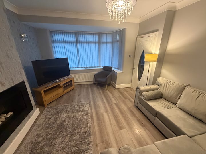 2 Bed House - Brighouse Close To Mcdonalds And B&m - Halifax