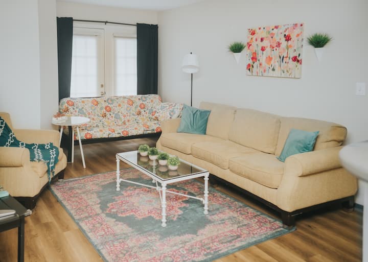 Steps From Uva, Downtown Mall, Spacious Apartment - Charlottesville, VA