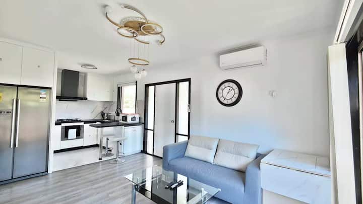 Modern & Peaceful 1br In Wheelers Hill | Parking - Dandenong