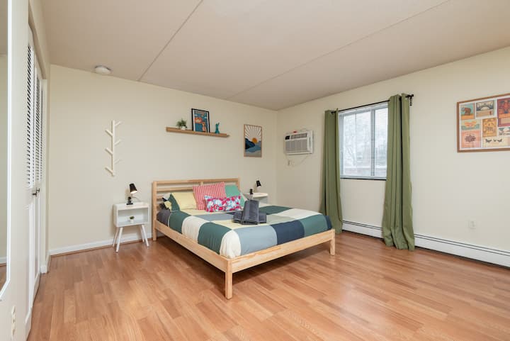 Close To The Subway-free Parking-great Location - Belmont, MA
