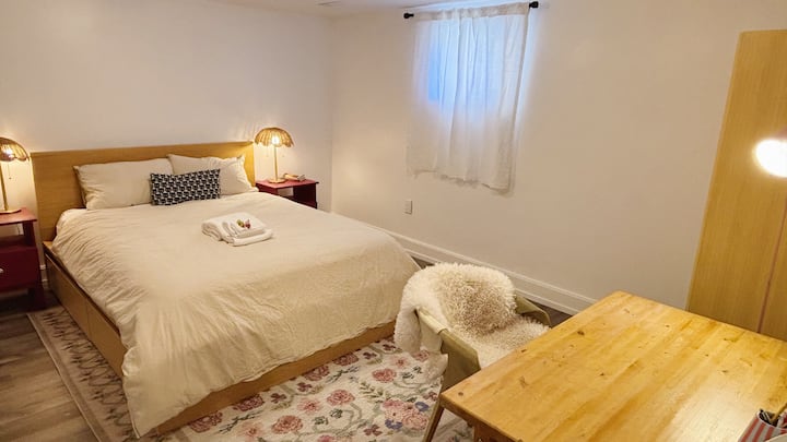 Bright Modern 2br Suite | Kerr Village, Walk To Go - Oakville
