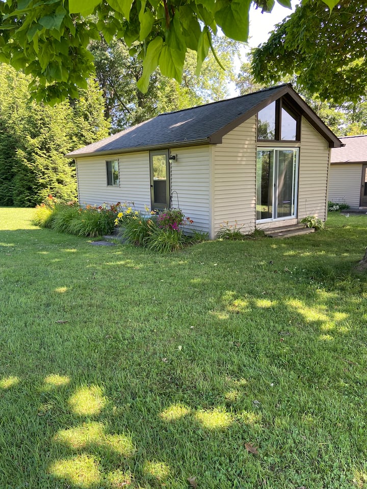 Lake Erie Lily Cabin - Fredonia, NY