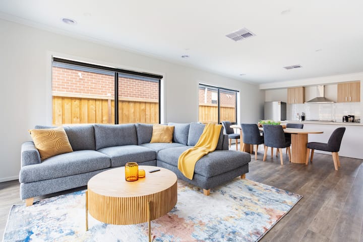 Modern Clyde Family Retreat - Koo Wee Rup