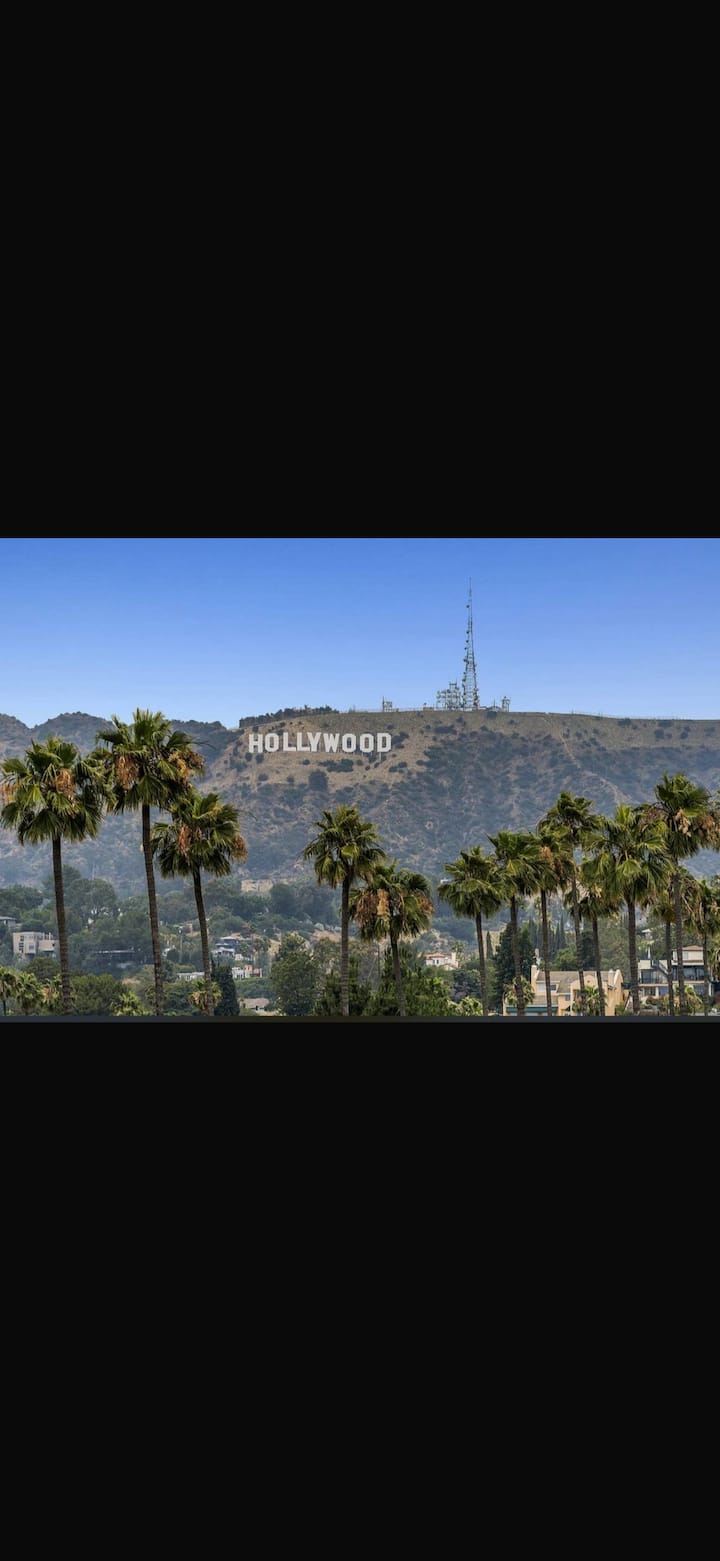 Hollywood 2br Pool, Free Parking & Walk To Fame - West Hollywood, CA