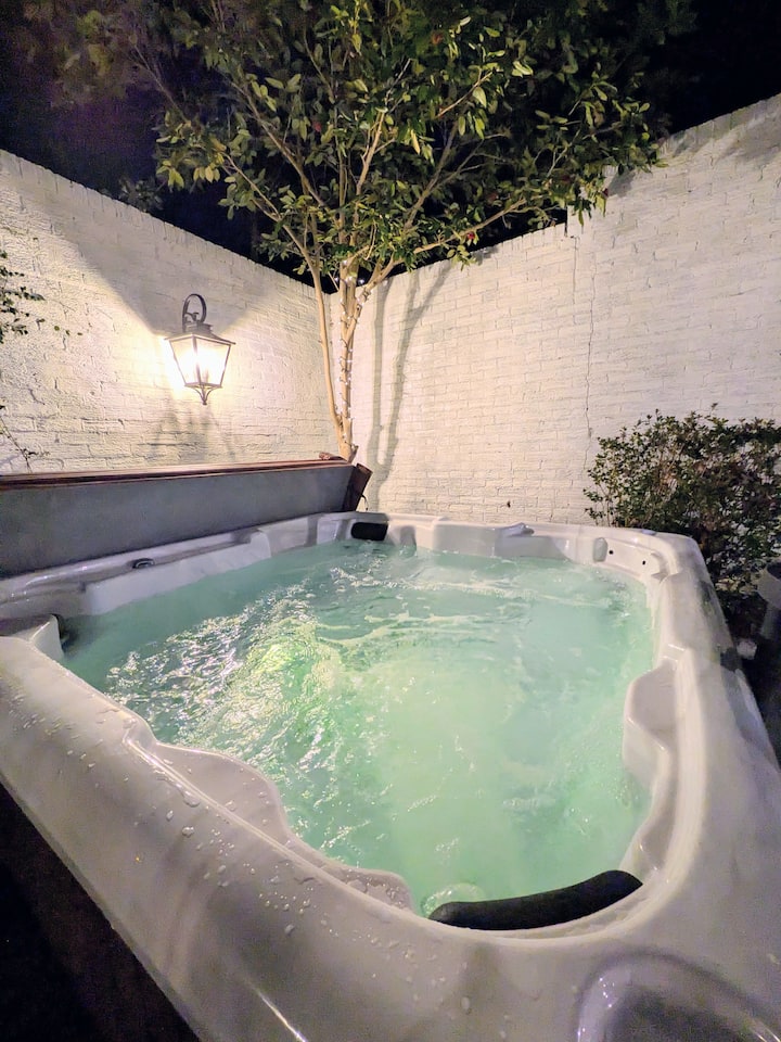 Honeycomb Hideout In Atl With Courtyard Hottub - Atlanta, GA