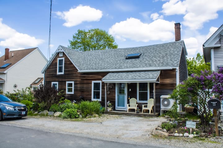 The Coastal Cottage - Belfast, ME