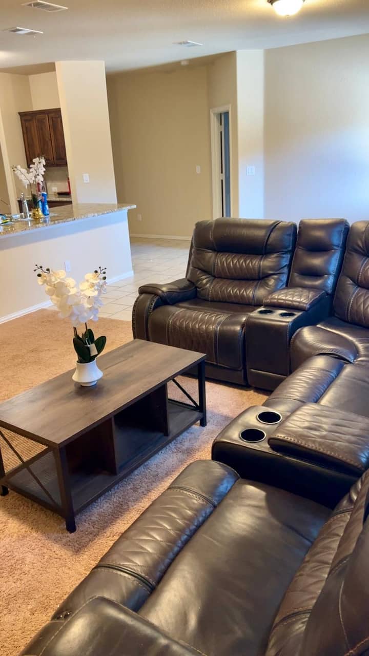 Welcome To Your Perfect Home Away From Home. - Odessa, TX