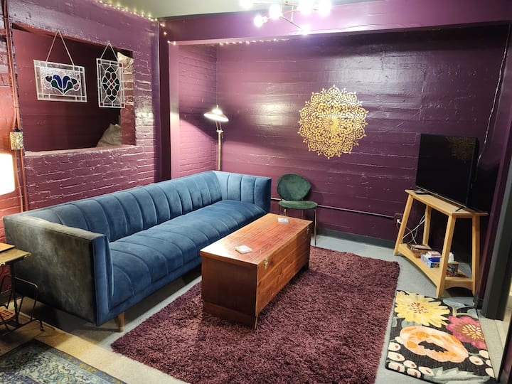 Underground Jewel: Unique Downtown Crash Pad - Charlottesville, VA